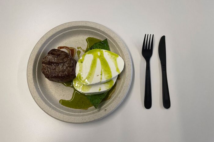 Anna Wintour’s ‘Go-to’ Lunch Is Very Unique - Dining and Cooking