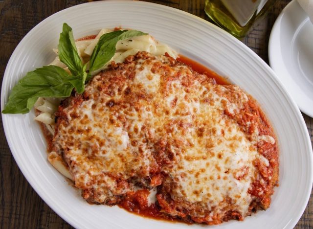 4 Chain Restaurants With the Best Chicken Parmesan, According to Chefs ...