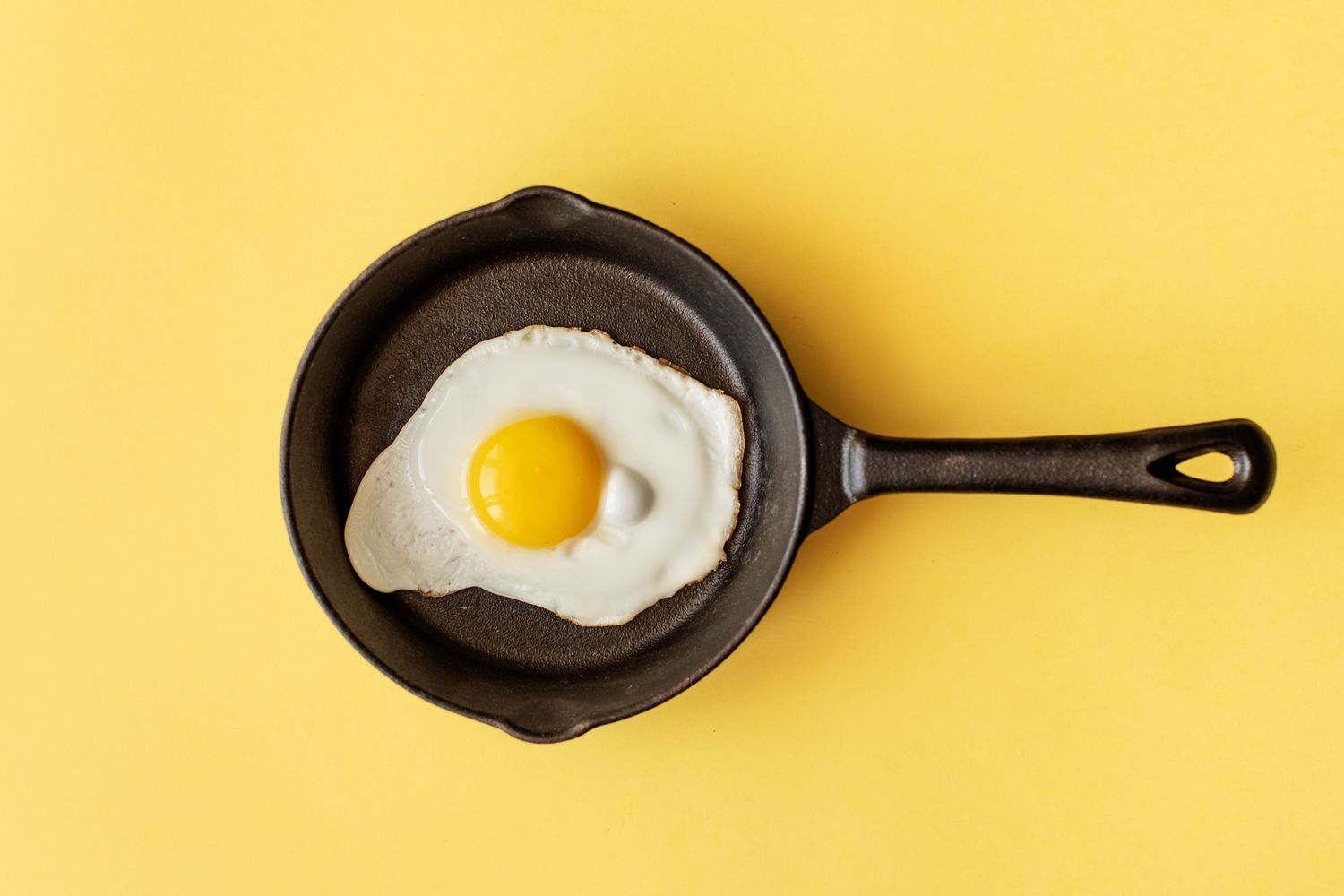 Is It Better to Cook Eggs With Butter or Oil? Chefs Settle the Debate ...