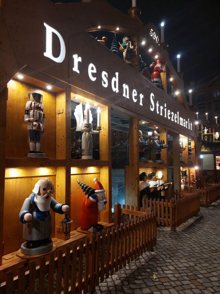 It's got mulled wine and lederhosen - so is Chicago's Christkindlmarket ...