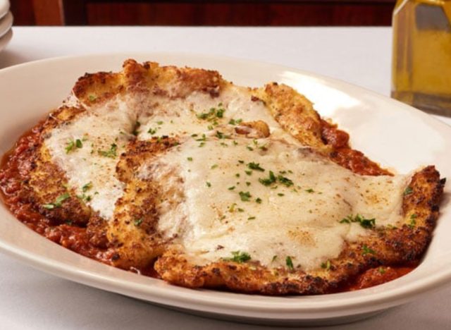 4 Chain Restaurants With the Best Chicken Parmesan, According to Chefs ...