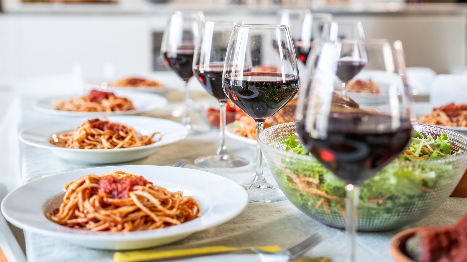 The Best Wine Pairings For 10 Popular Types Of Pasta Sauce - Dining and ...