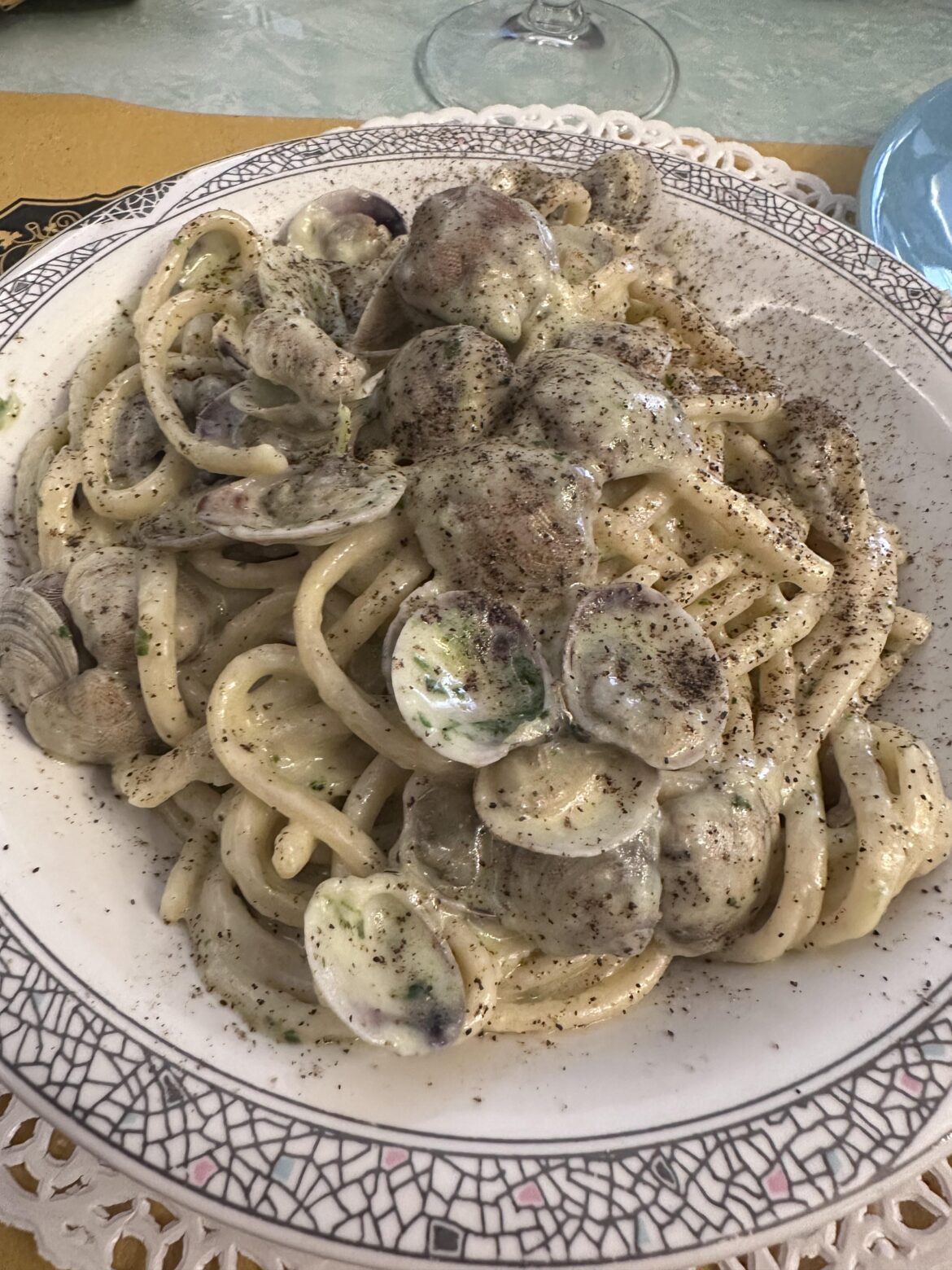 Cacio e Pepe con vongole I got at a restaurant in Umbria, IT - Dining ...