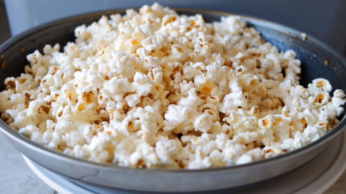 Cooking Basics: How to Make Popcorn on the Stove in a Skillet - Dining ...