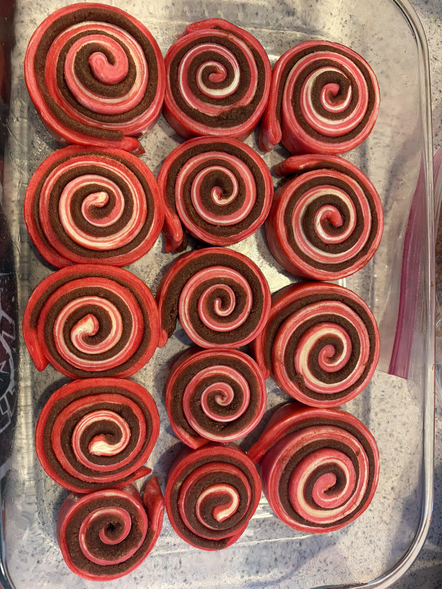 Red velvet chocolate cinnamon rolls - Dining and Cooking