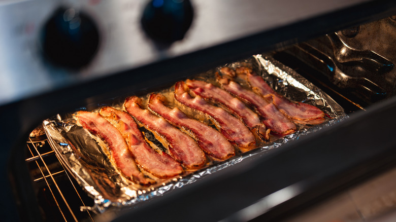 Don't Cook That Batch Of Bacon In Your Cast Iron Pan — Here's Why ...