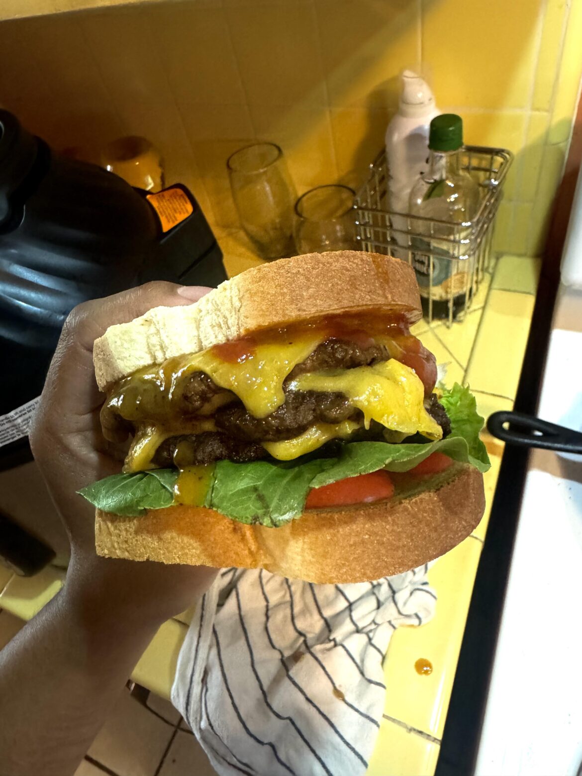 Did someone order a 3x3 with Golden BBQ sauce? 🍔 - Dining and Cooking
