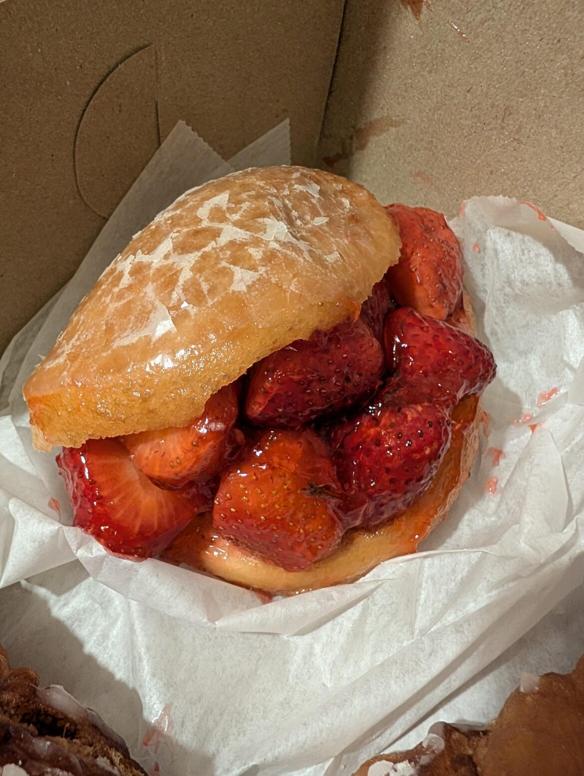 [I ate] a Strawberry Donut - Dining and Cooking